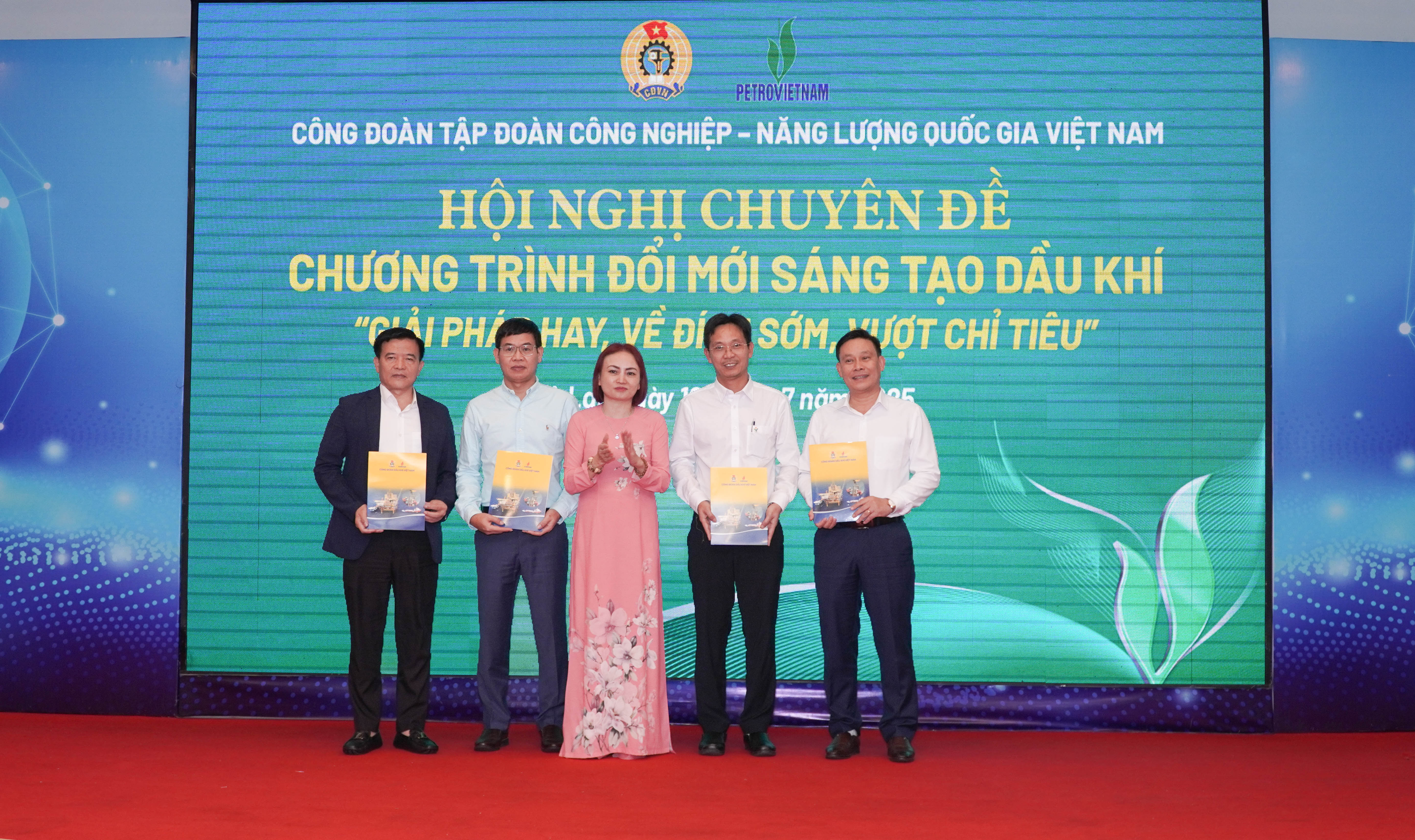 PV GAS được vinh danh tại Hội nghị chuyên đề “Đổi mới sáng tạo Dầu khí” do Công đoàn ...